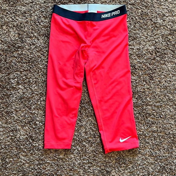 Nike | Pants & Jumpsuits | Nike Pro Capri Leggings | Poshmark